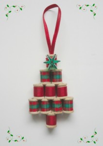 Christmas Craft Flashback #4 - Mini Spool Tree - The Make Your Own Zone